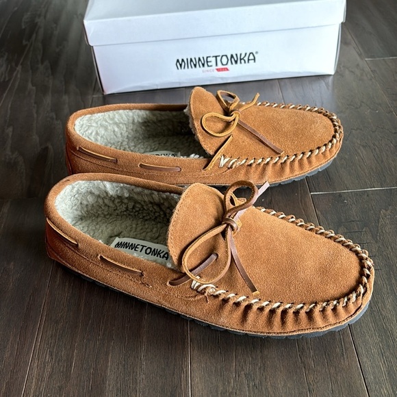 Minnetonka | Shoes | Minnetonka Cassie Moccasinsslipperssoft Suede ...